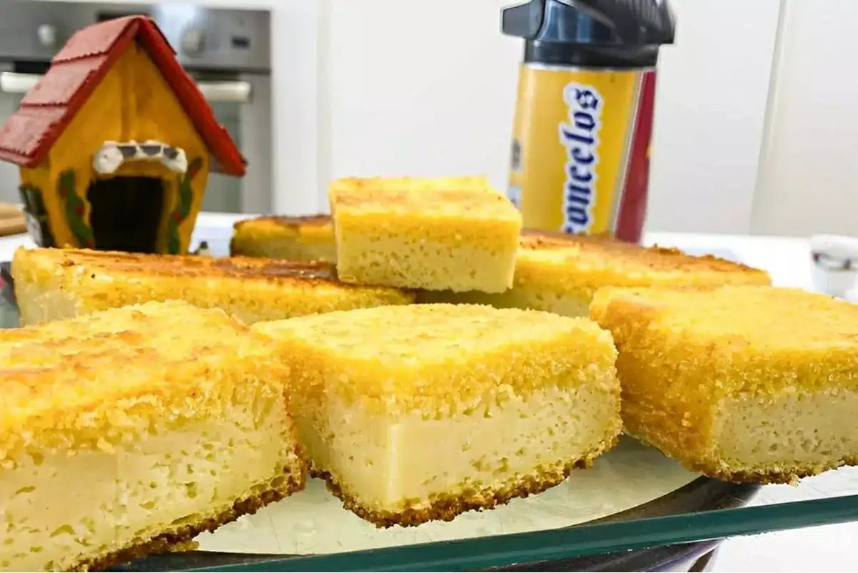 Bolo de fubá cremoso feito no liquidificador o mais fácil